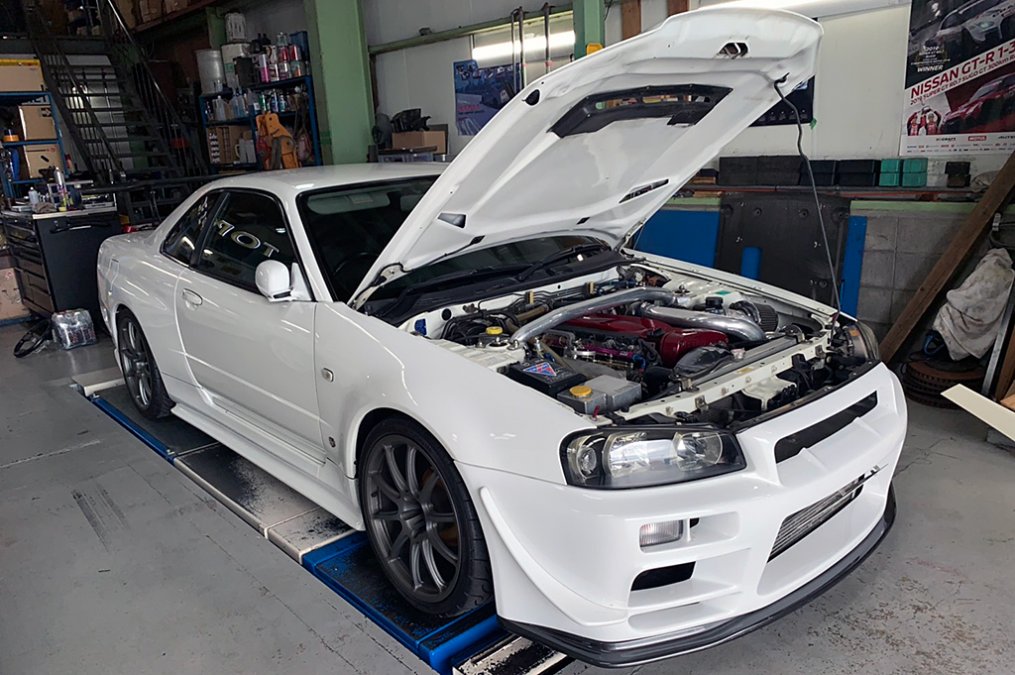 [Sold]BNR34 GT-R White – TOPSECRET