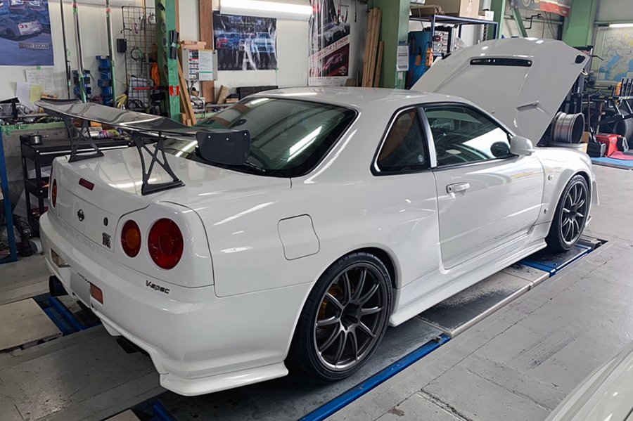 [Sold]BNR34 GT-R White – TOPSECRET